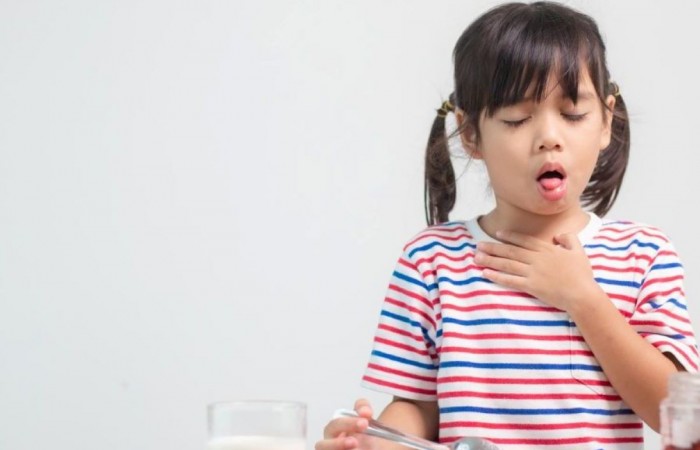 Como Ajudar um Bebê ou Criança em Caso de Afogamento e engasgos